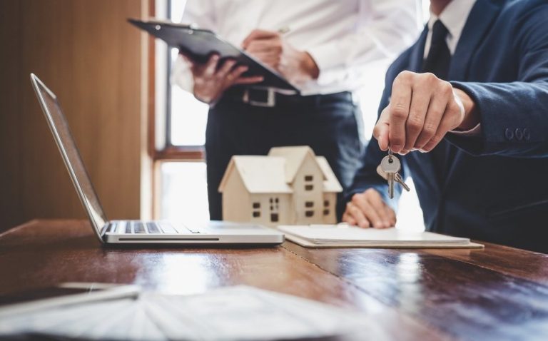 Chi é e cosa fa un consulente immobiliare | CRD CAPITAL Chi é e cosa fa un consulente immobiliare | CRD CAPITAL